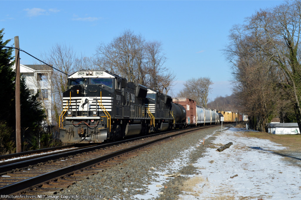 NS 2624 and train 34A